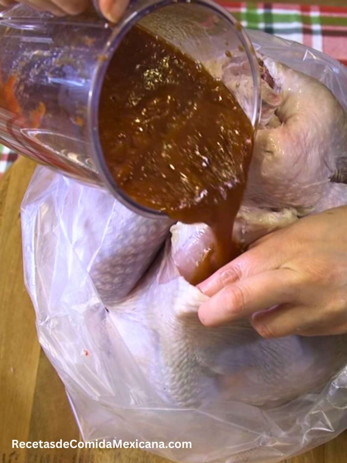Pavo en Salsa BBQ: Receta Jugosa y Deliciosa